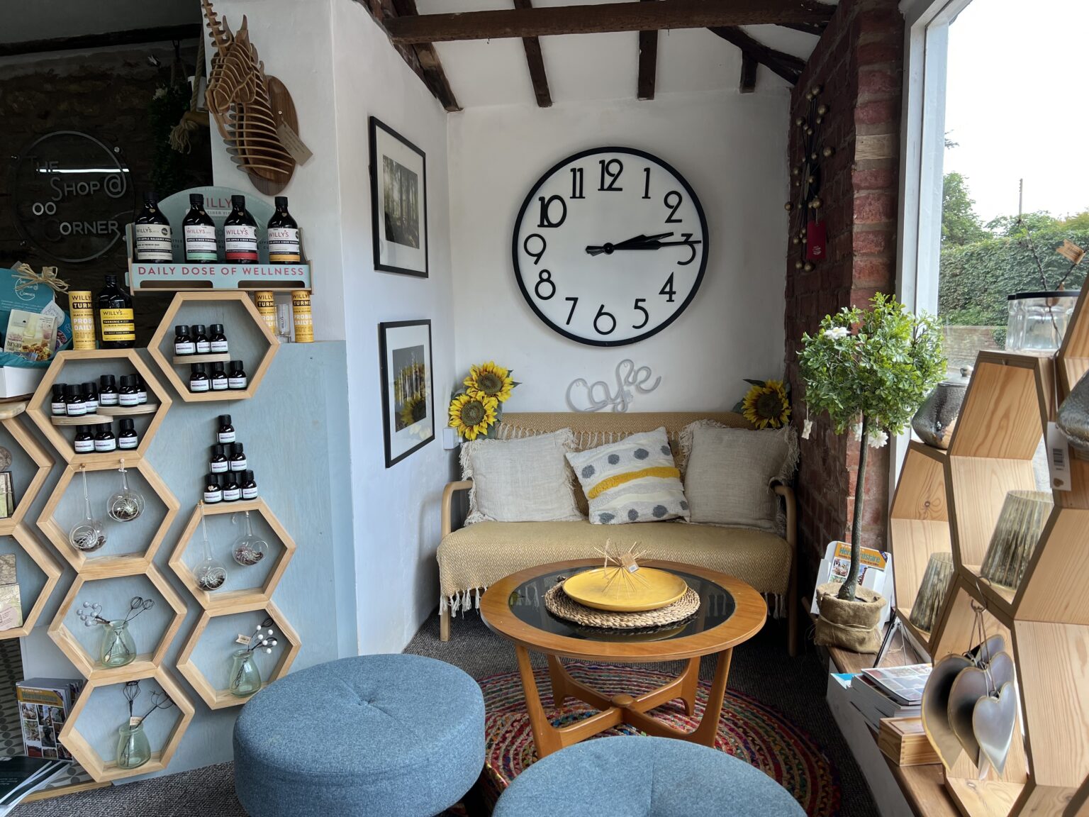 Online gift solutions and hand picked hampers - UK Based